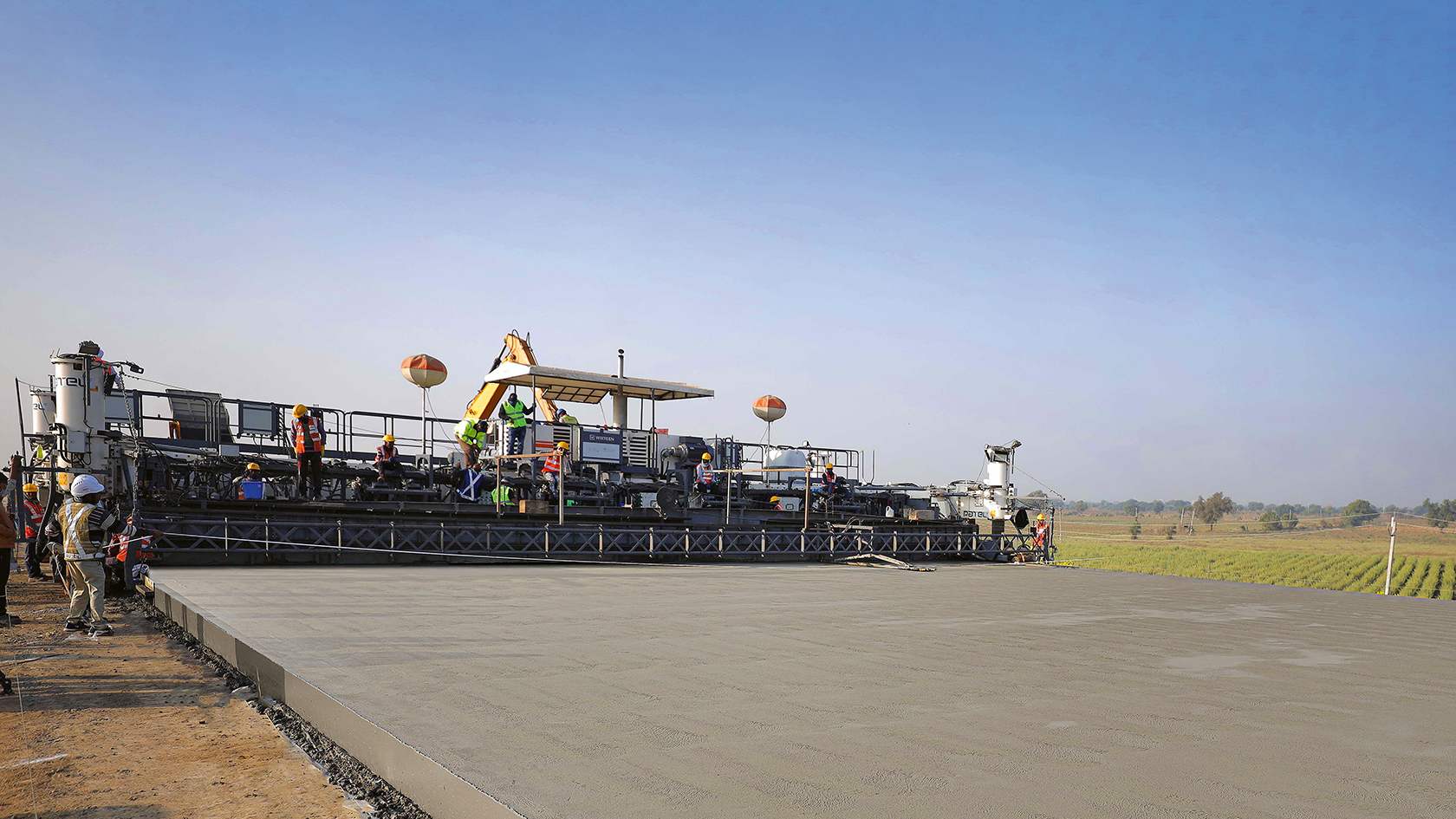 WIRTGEN SP 1600 Sets World Records during Concrete Paving in India ...