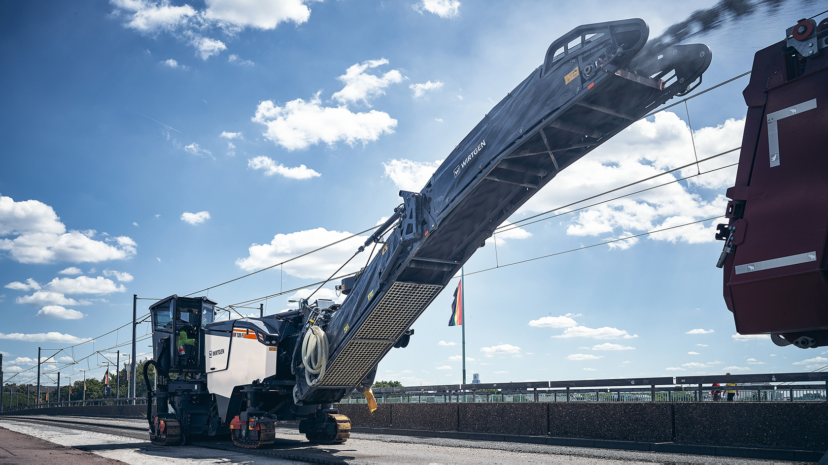 Comfort Cabin for F-Series Compact Milling Machines | PR | Wirtgen