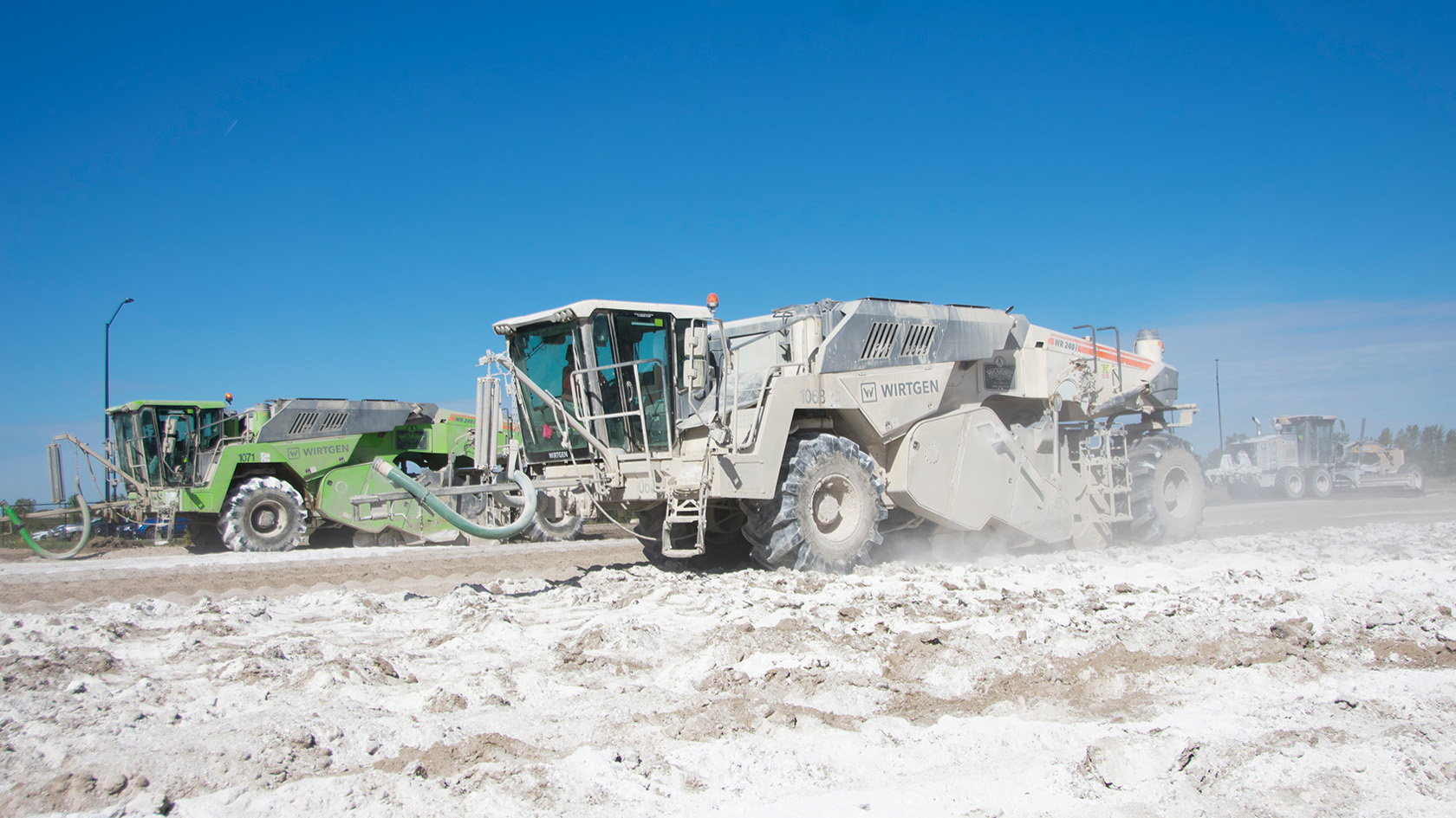 Spezialisten für Bodenstabilisierung mit Wirtgen Technik | Magazin ...