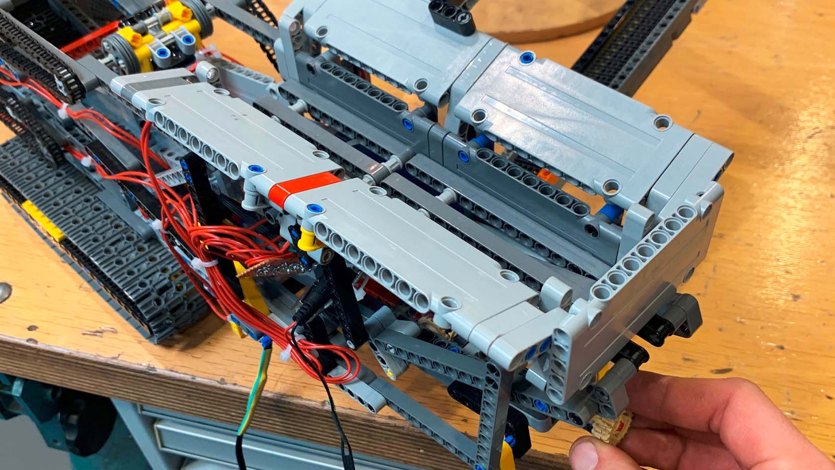 Trainees build a model of an impact crusher | Magazine | Kleemann