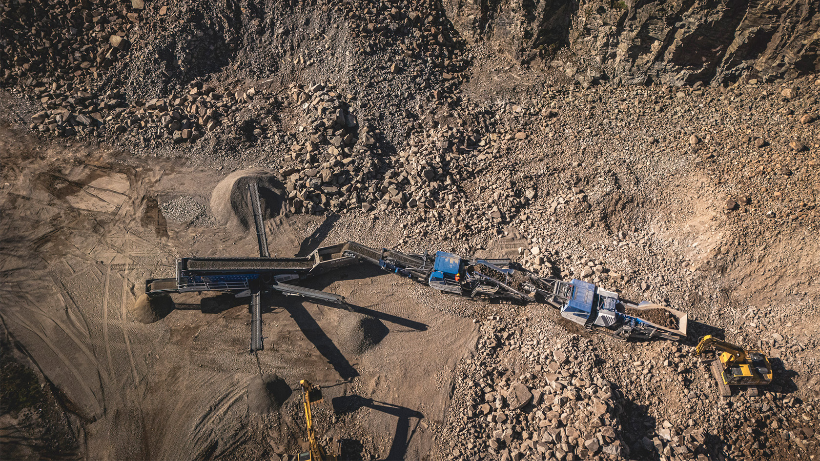 Kleemann Anlagenzug und Ciber Asphaltmischanlage im Einsatz in ...